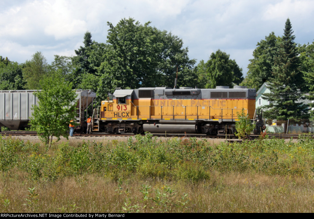 HLCX 913 Switching Montreal, Maine, and Atlantic Yard